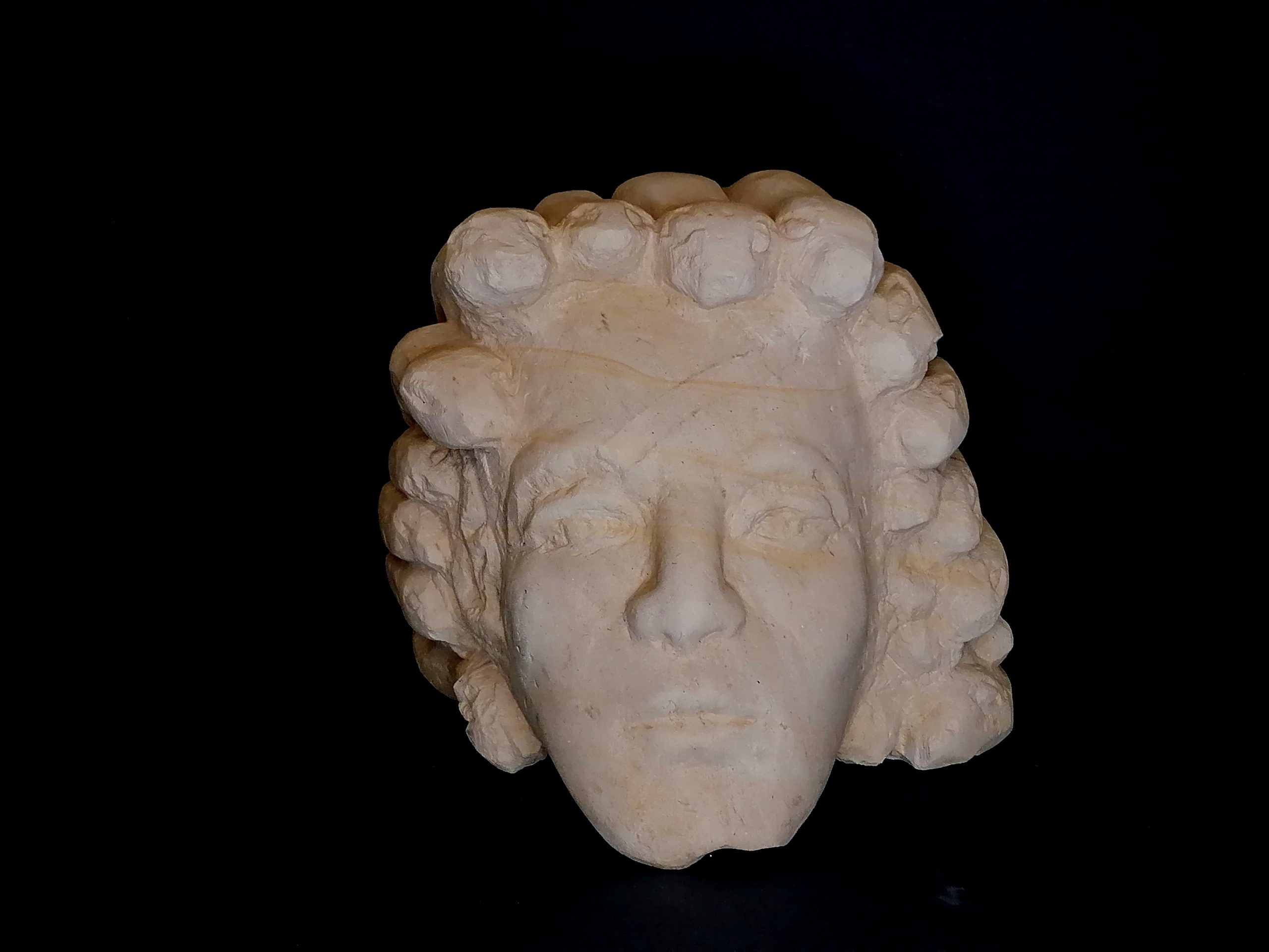 Skulpture su izrađene od kamena vapnenca, pješčenjaka i mramora ...